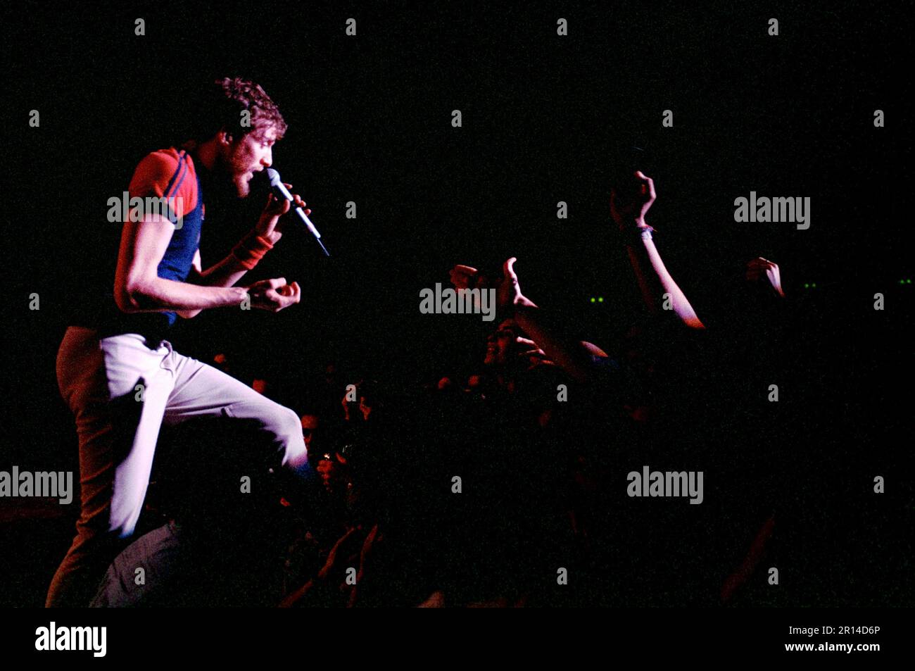 Milan Italy 1994-11-19 : Chris Barron singer of Spin Doctors lice ...