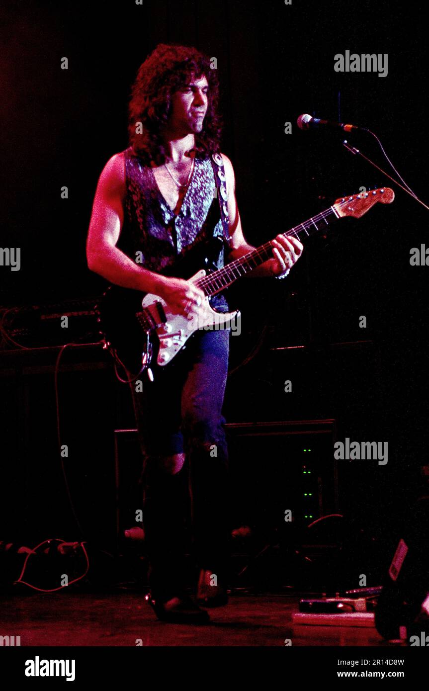 Eric schenkman guitar hi-res stock photography and images - Alamy