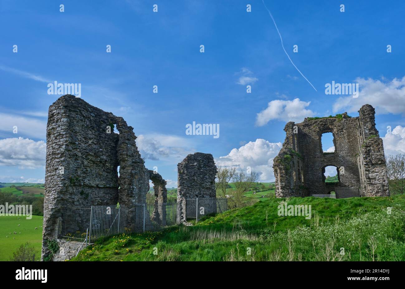 English border castle hi-res stock photography and images - Alamy