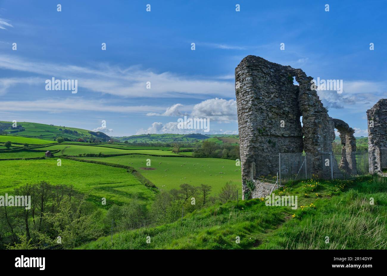 English border castle hi-res stock photography and images - Alamy