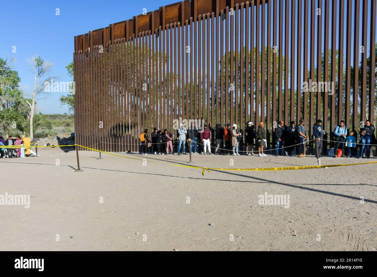 Yuma, AZ, USA. 11th May, 2023. Migrants seen set to cross the border at ...