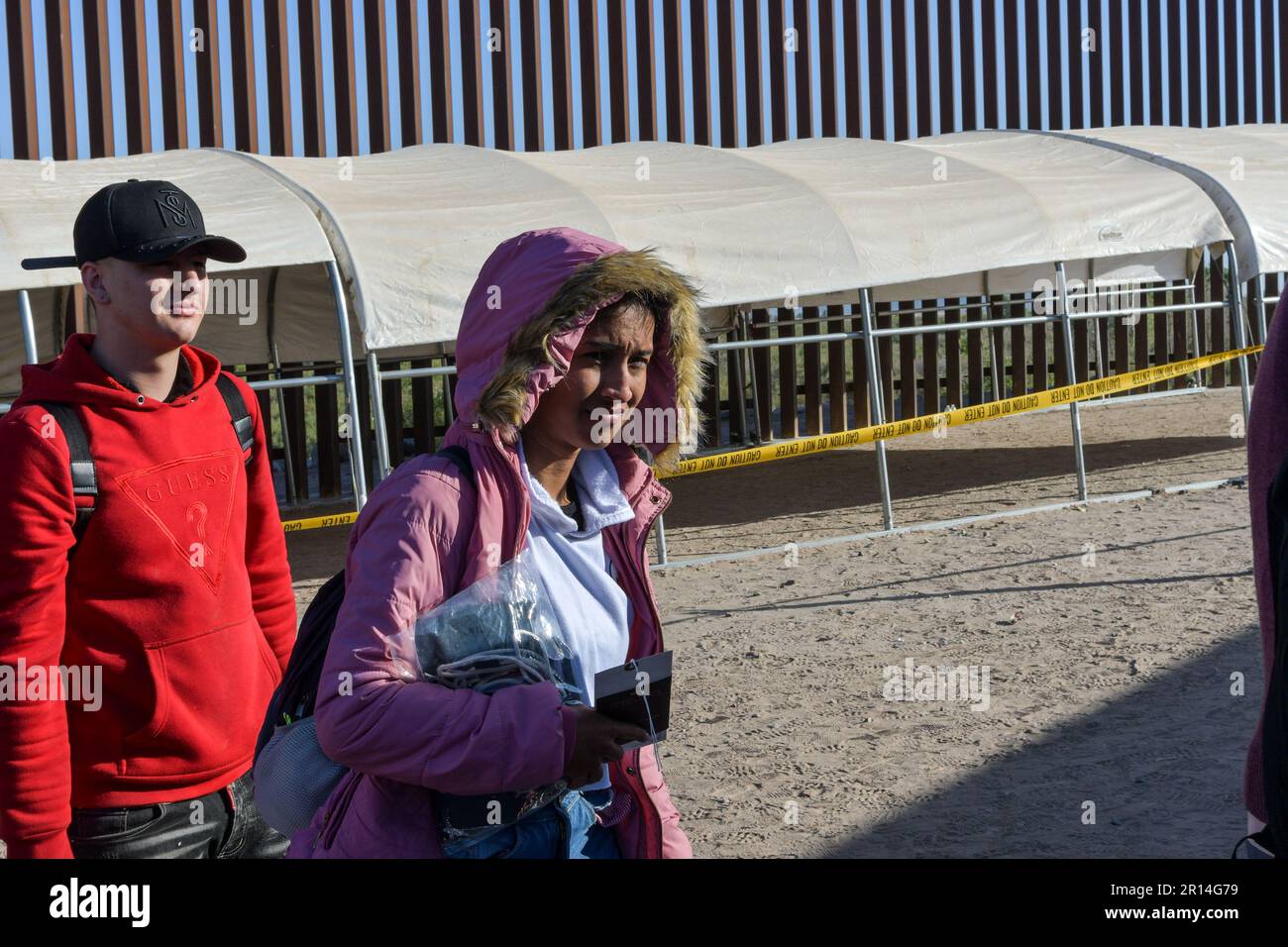 Yuma, AZ, USA. 11th May, 2023. Migrants seen set to cross the border at ...