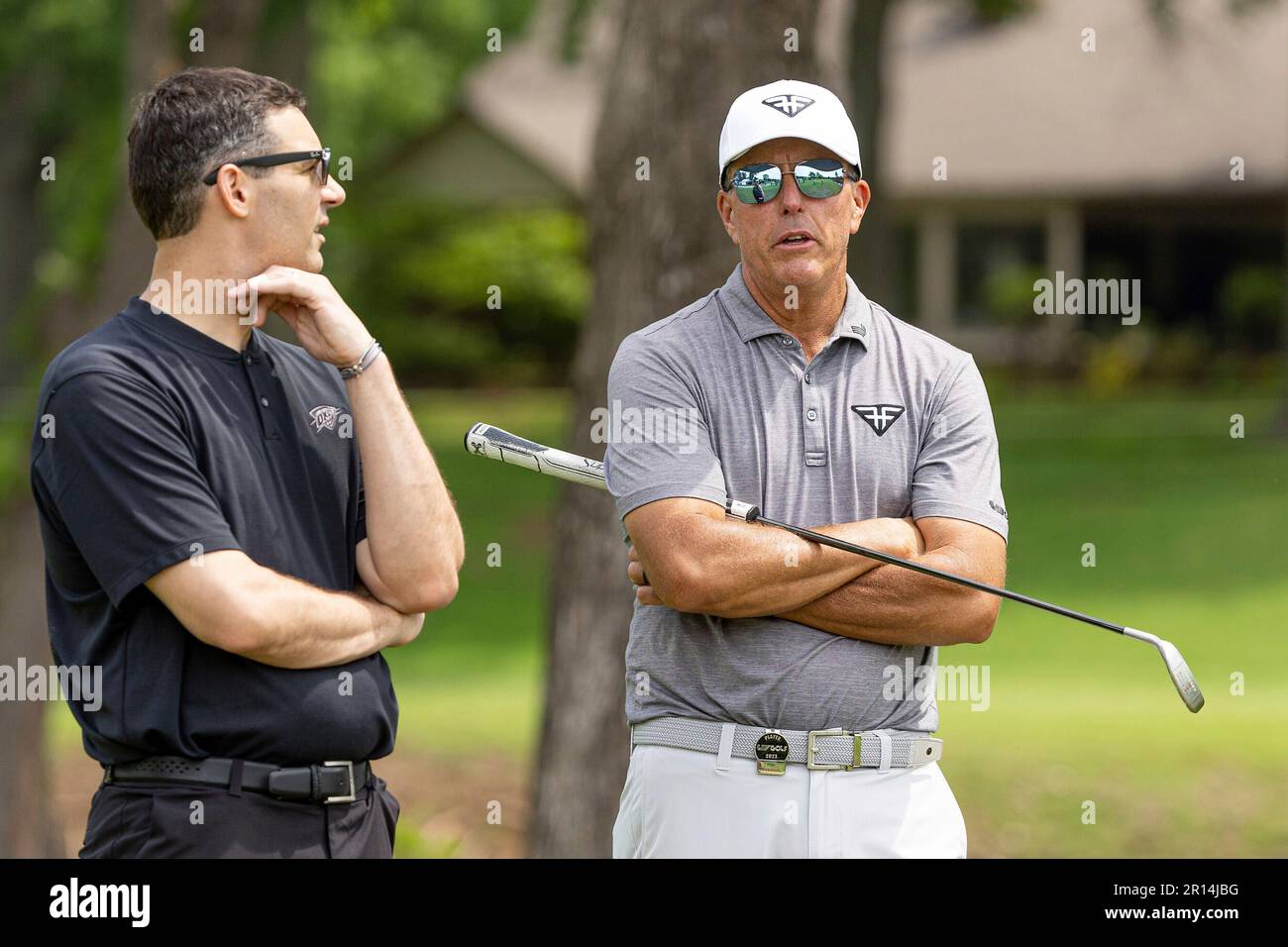 Captain Phil Mickelson of HyFlyers GC, right, talks to Oklahoma City ...