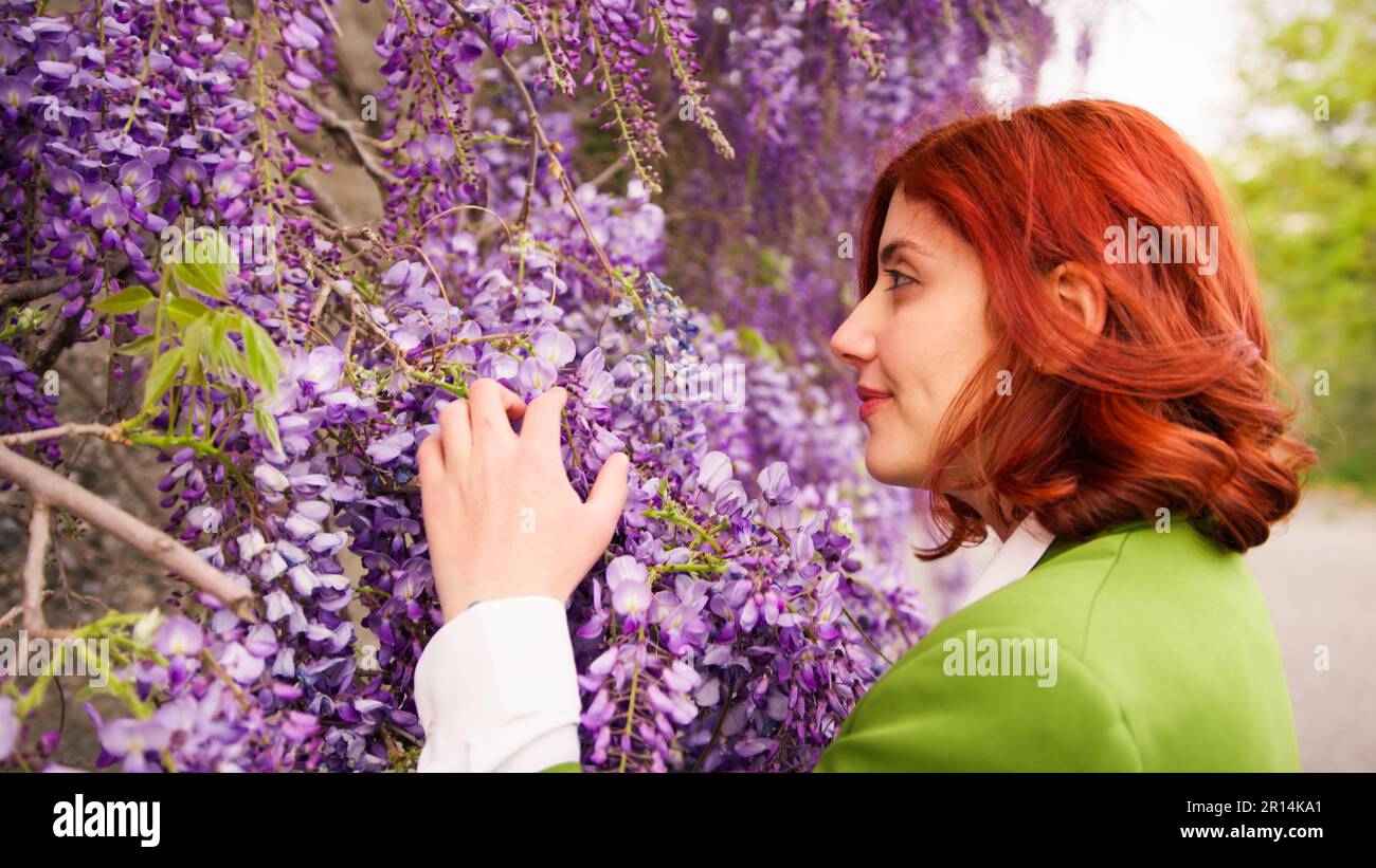 Woman under purple wisteria hi-res stock photography and images - Alamy