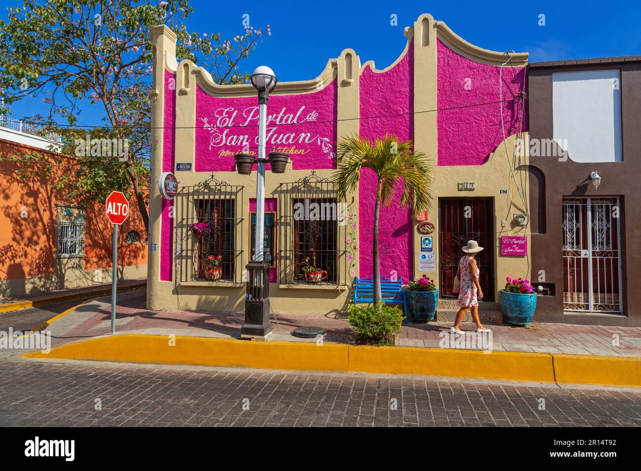 Mazatlan sinaloa mexico restaurant hi-res stock photography and images ...