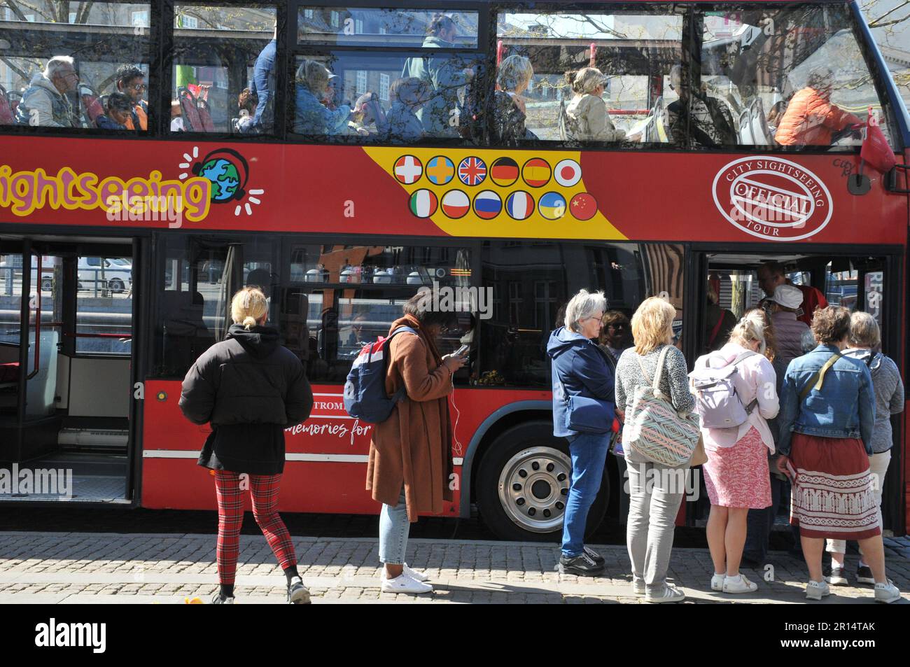 Hop onhop off bus hi-res stock photography and images - Alamy