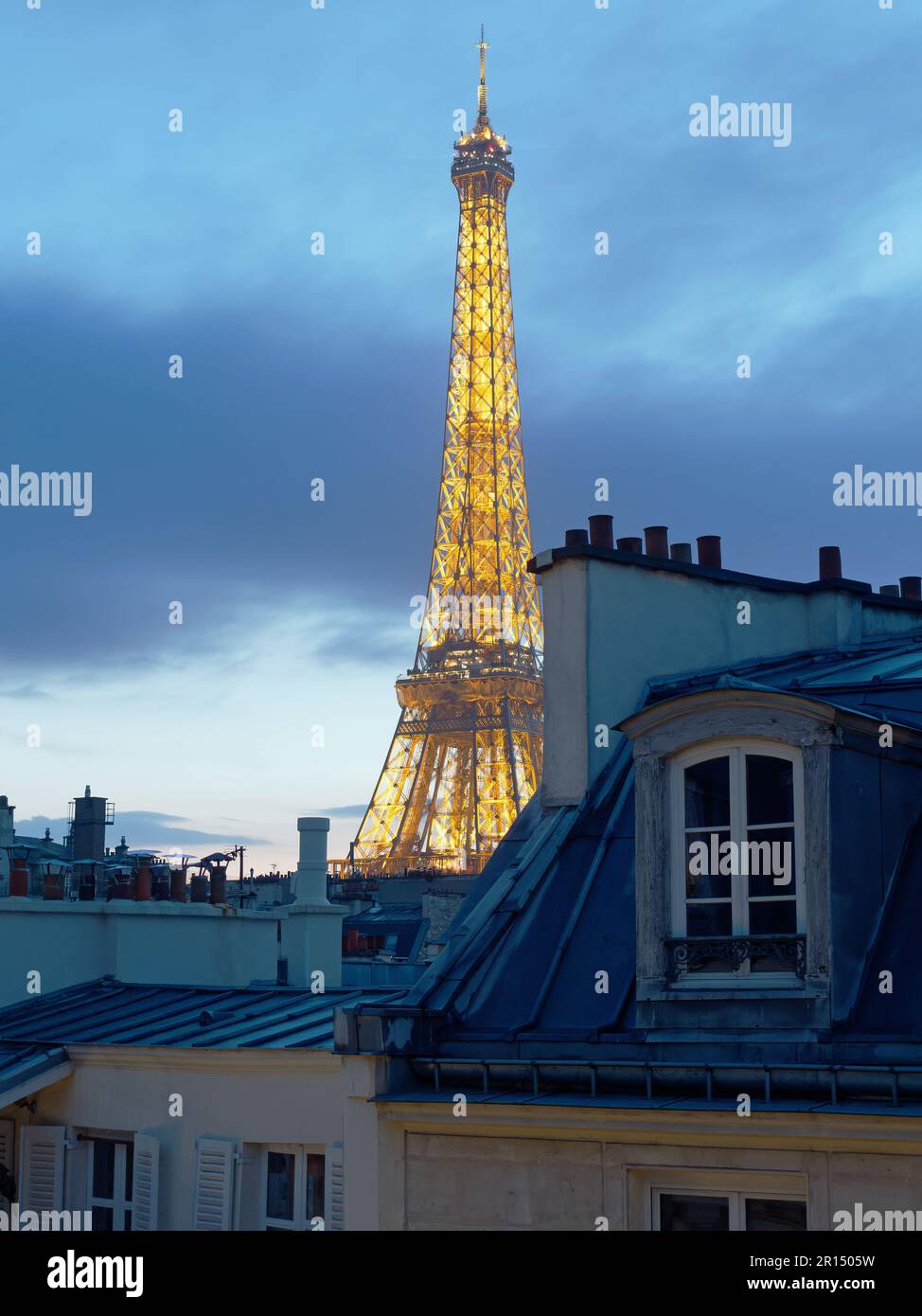 Paris rooftops hi-res stock photography and images - Alamy