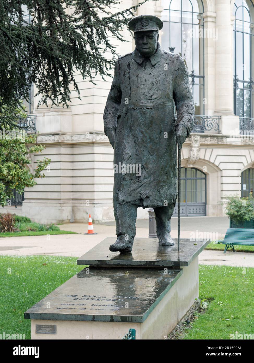 Parisian sculptures hi-res stock photography and images - Alamy