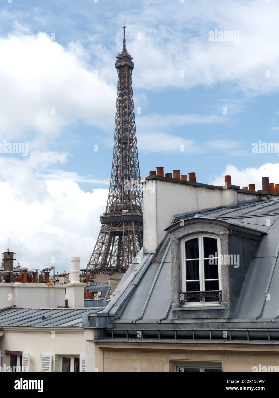 Tops rooftops hi-res stock photography and images - Alamy