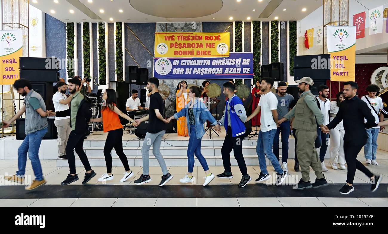 Diyarbakir, Turkey. 11th May, 2023. Participants are seen singing songs ...
