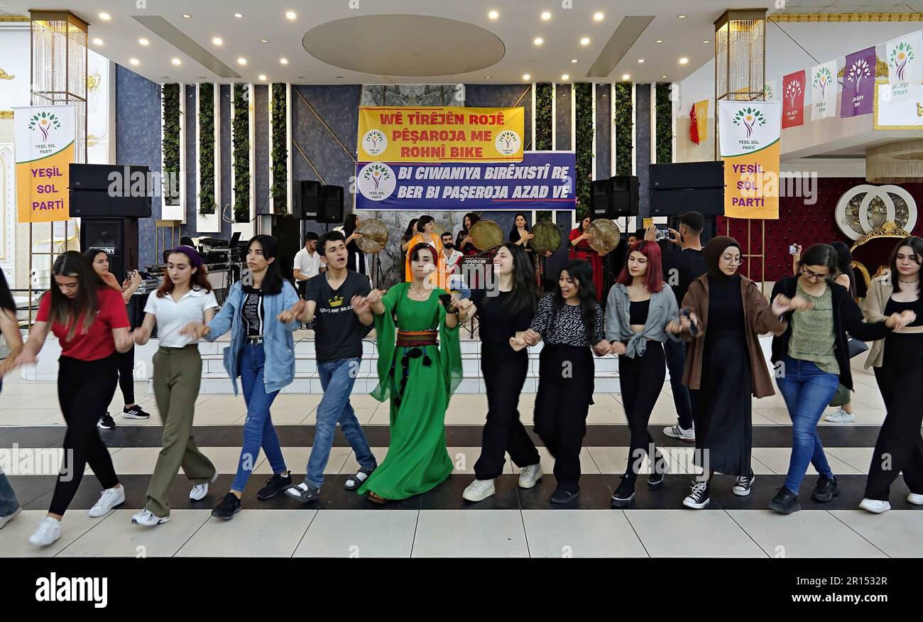Diyarbakir, Turkey. 11th May, 2023. Participants are seen singing songs ...