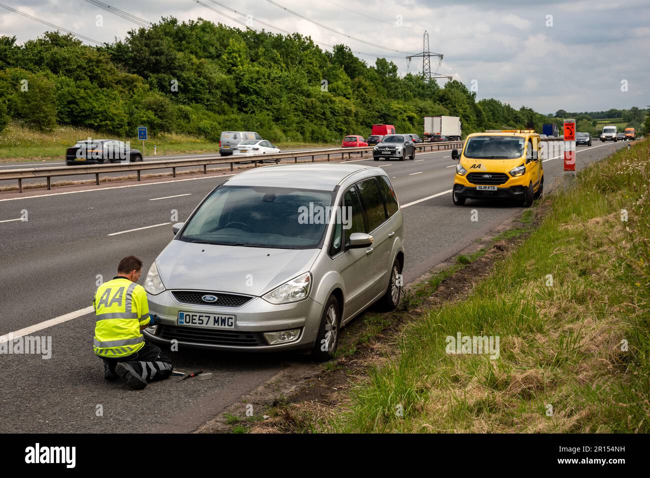 Car being recovered by an AA patrol on the M40 in Oxfordshire, UK Stock ...