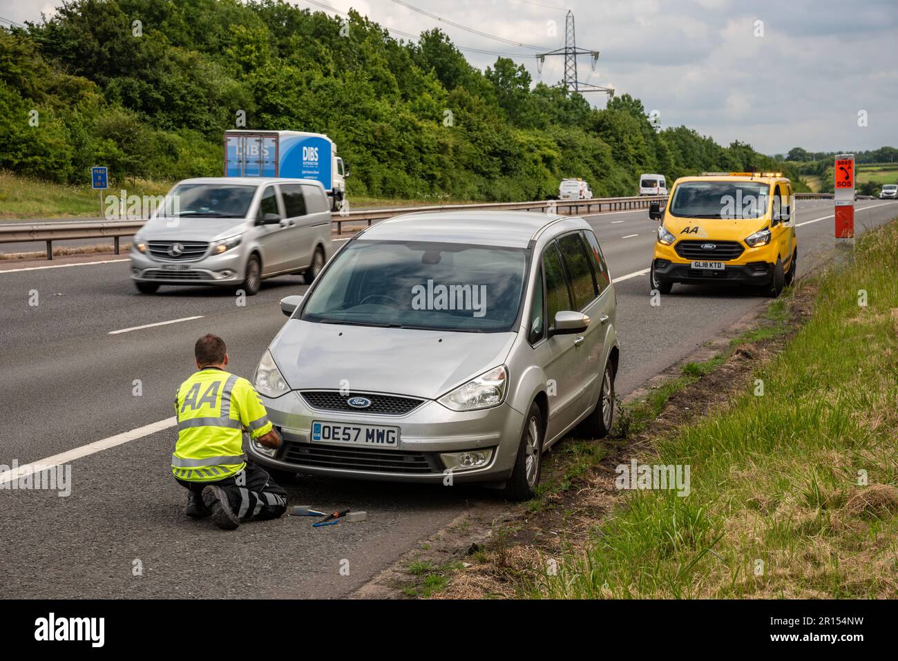 Car being recovered by an AA patrol on the M40 in Oxfordshire, UK Stock ...