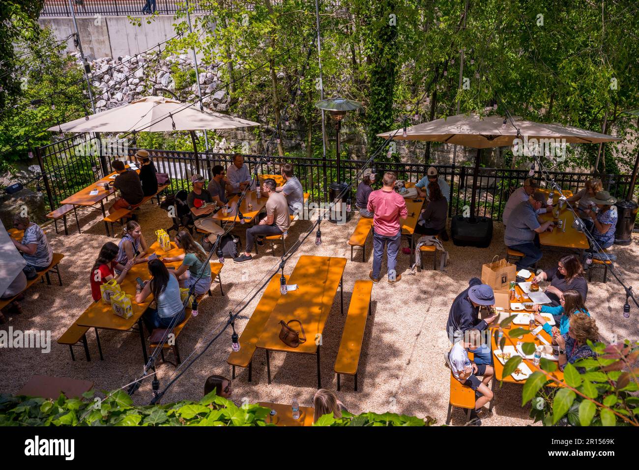 Manor hill beer garden hi-res stock photography and images - Alamy