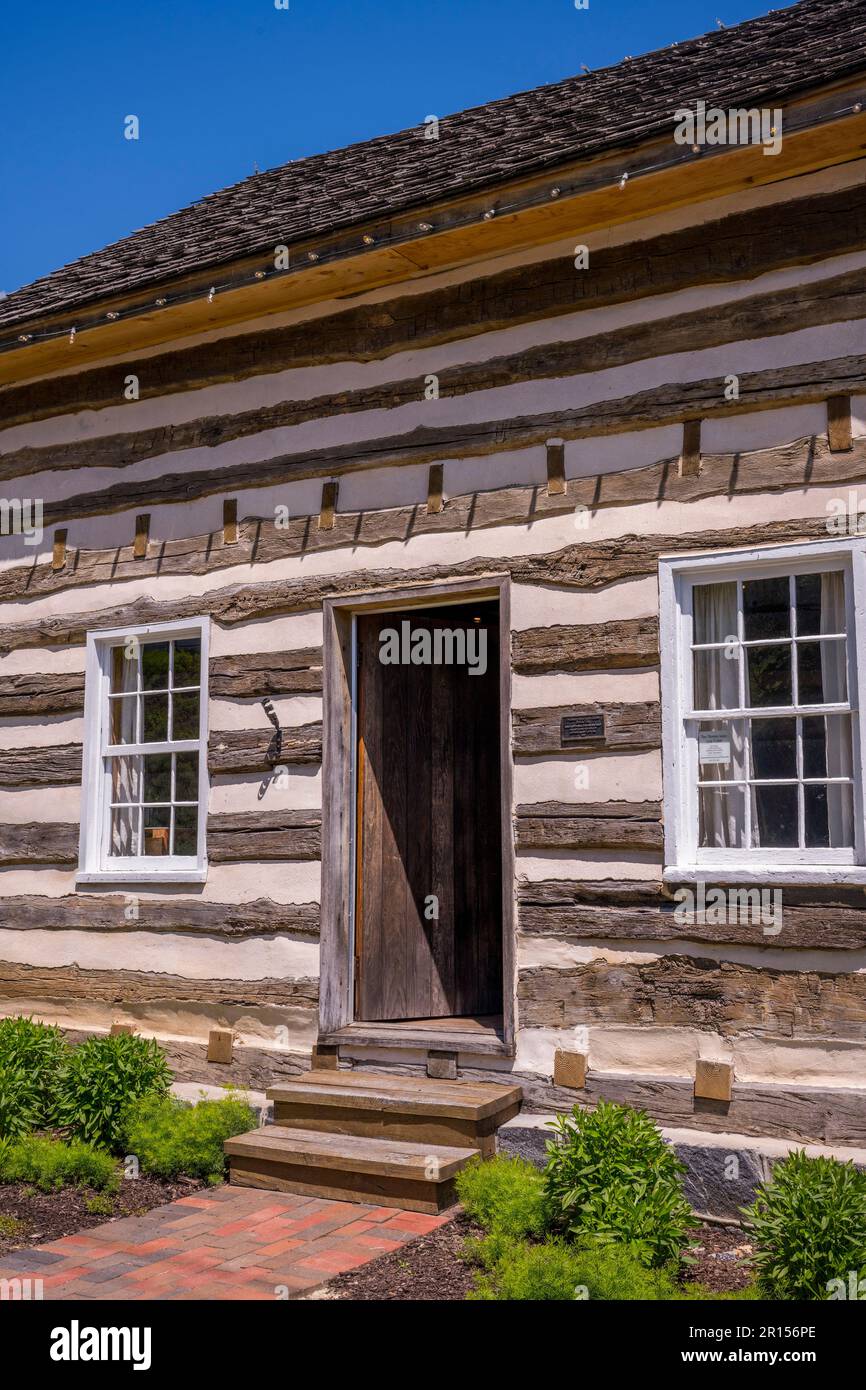 Thomas isaac log cabin hi-res stock photography and images - Alamy