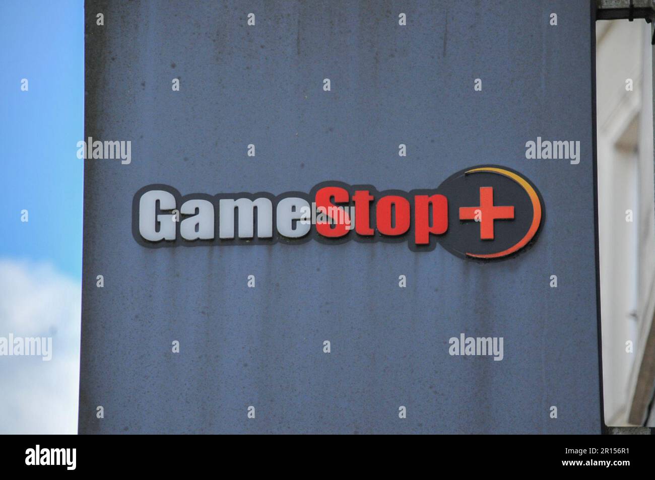 Gamestop store closure hi-res stock photography and images - Alamy