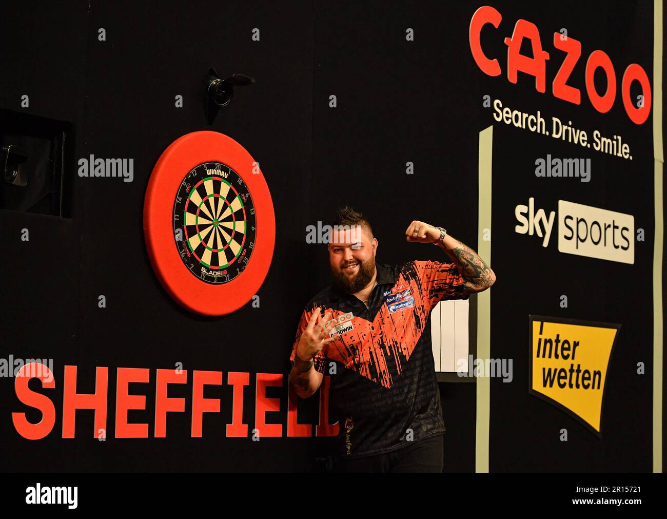 Darts in a row hi-res stock photography and images - Alamy