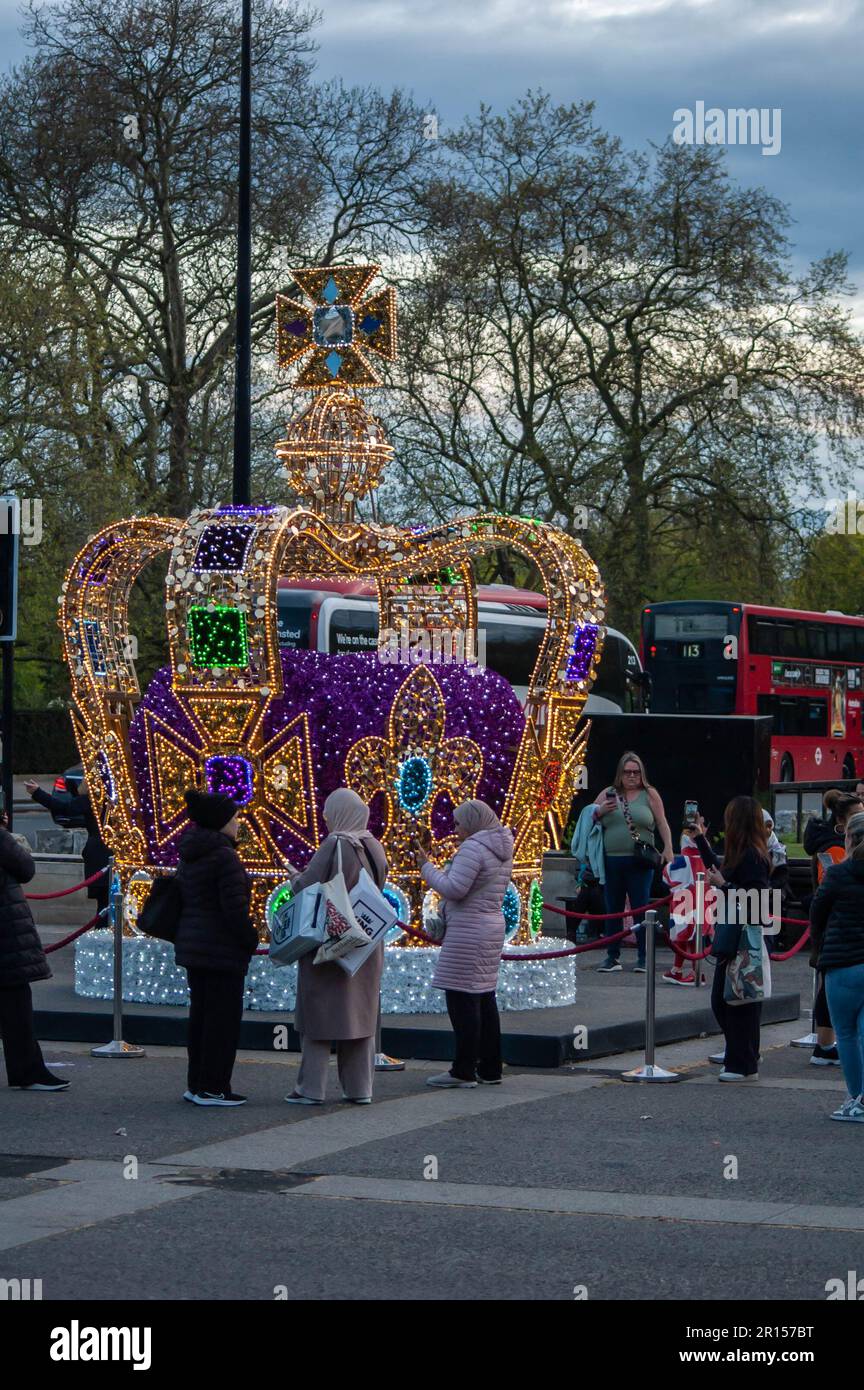 MARBLE ARCH, LONDON - 4 May 2023: Giant 16ft crown installed at Marble ...