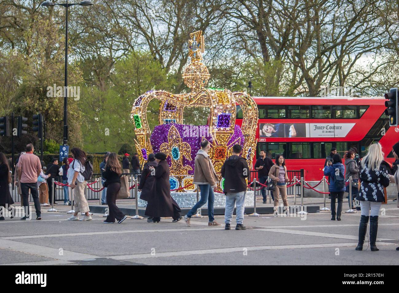 MARBLE ARCH, LONDON - 4 May 2023: Giant 16ft crown installed at Marble ...