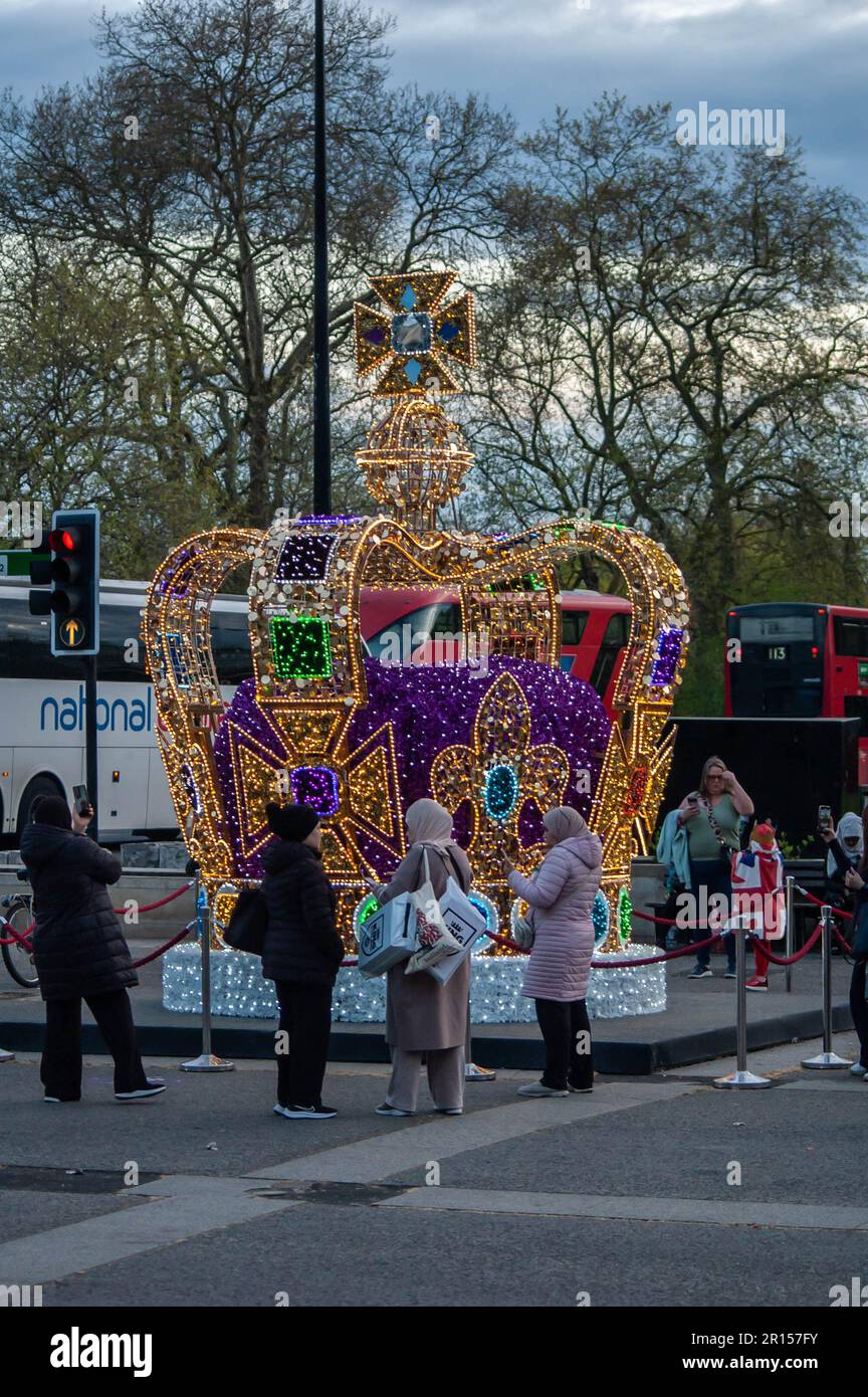 MARBLE ARCH, LONDON - 4 May 2023: Giant 16ft crown installed at Marble ...
