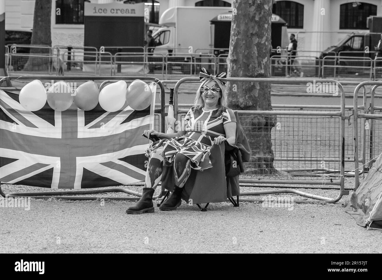 THE MALL, LONDON - 4 May 2023: Royalist outside of Buckingham Palace ...