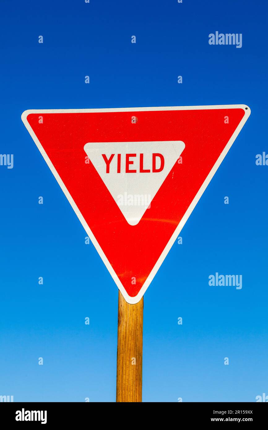 Yield sign hi-res stock photography and images - Alamy