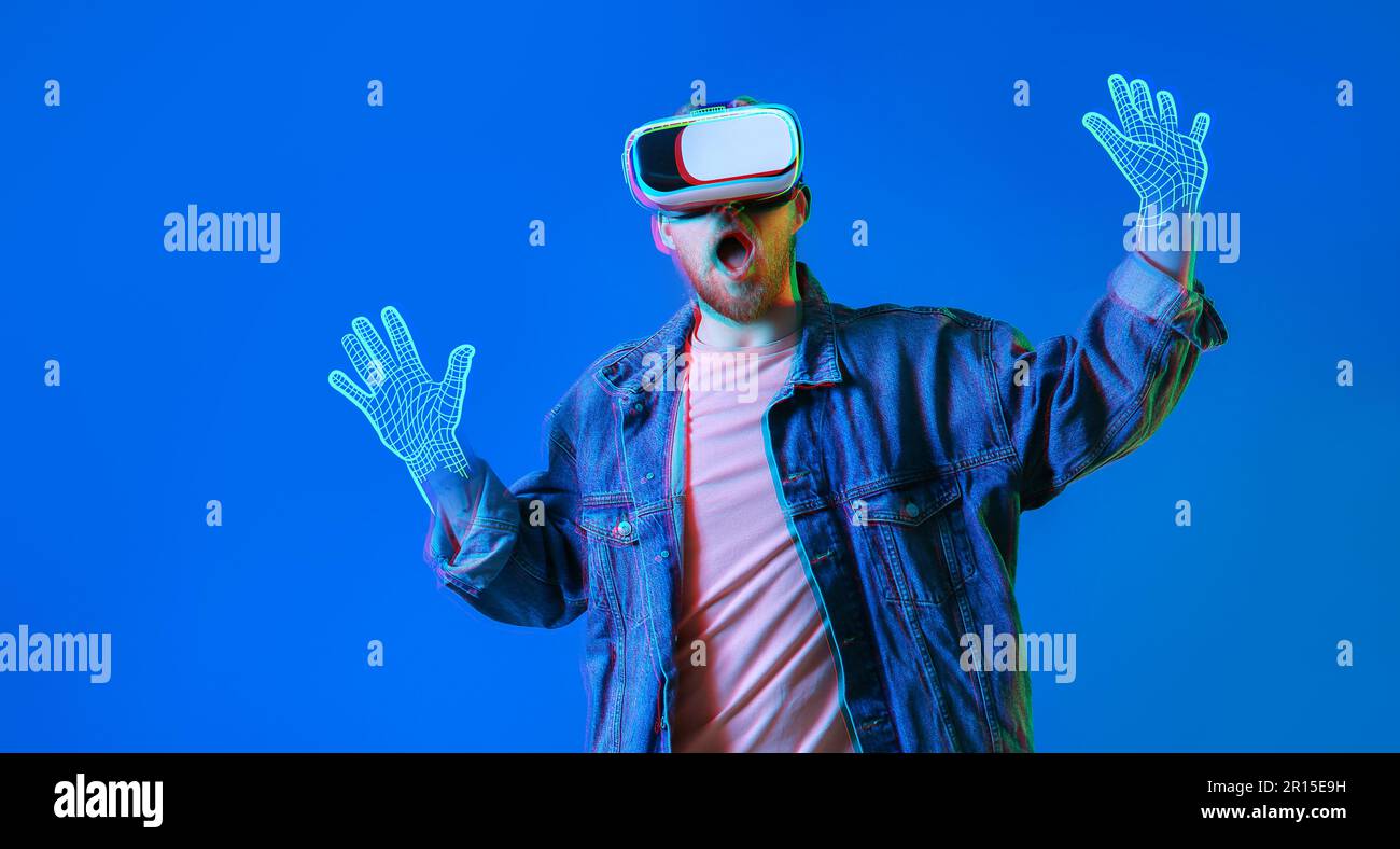 Vr goggles man screaming hi-res stock photography and images - Alamy