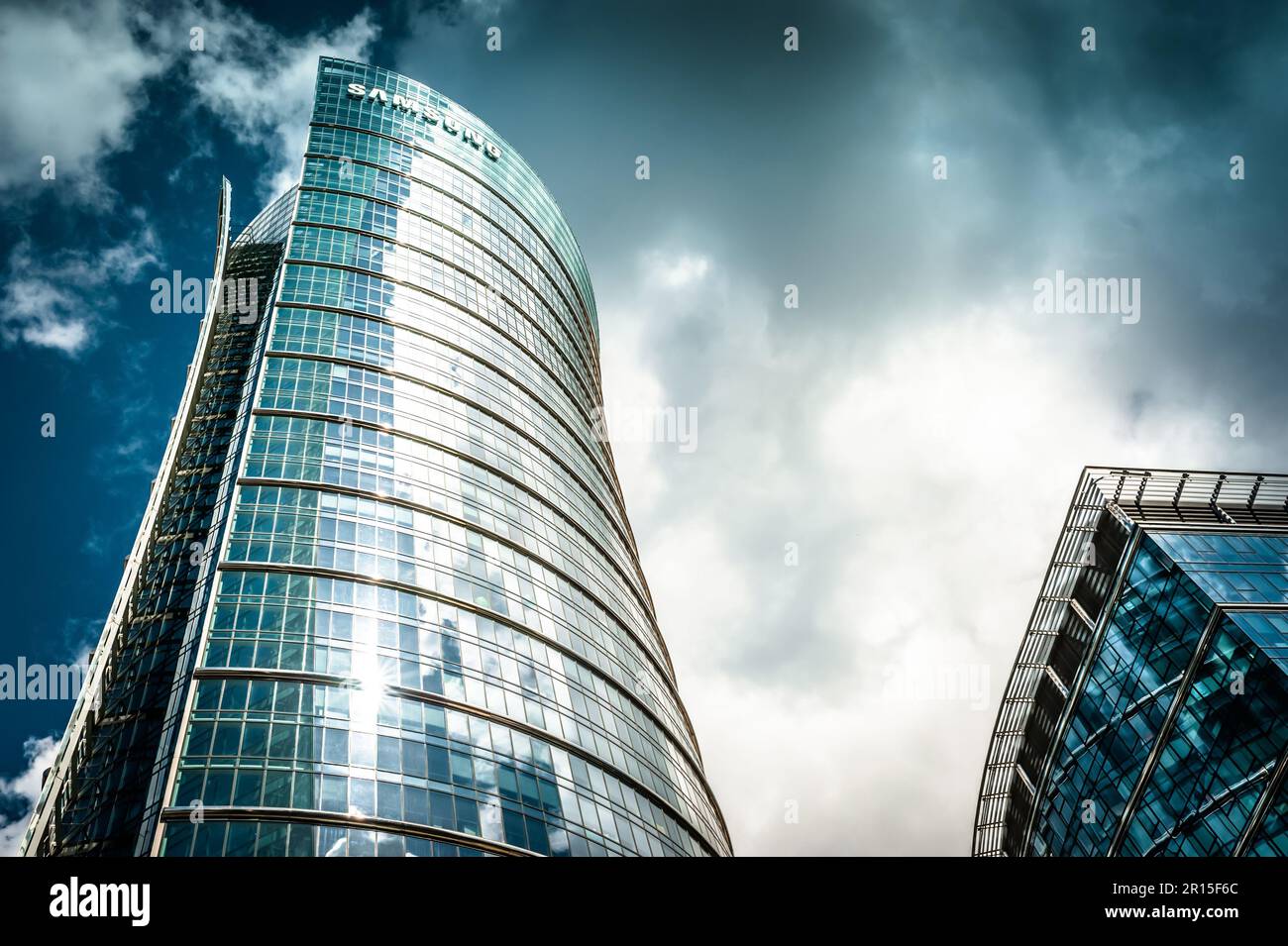 Samsung building hi-res stock photography and images - Alamy