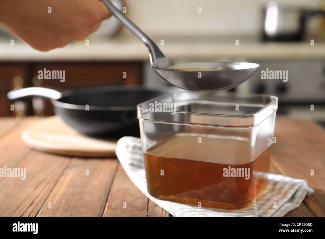 Pouring cooking oil in container hi-res stock photography and images ...