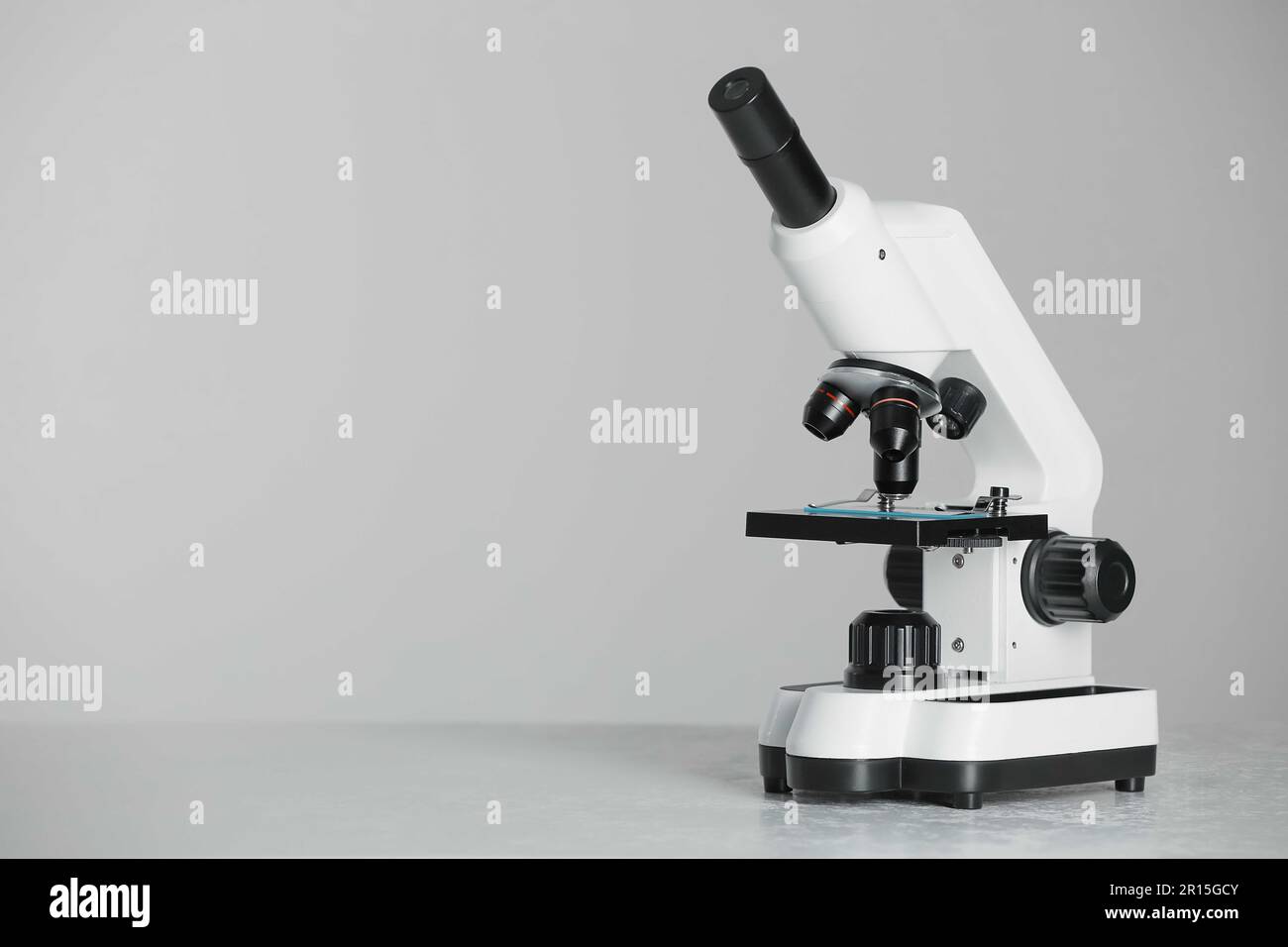 Grey microscope hi-res stock photography and images - Alamy