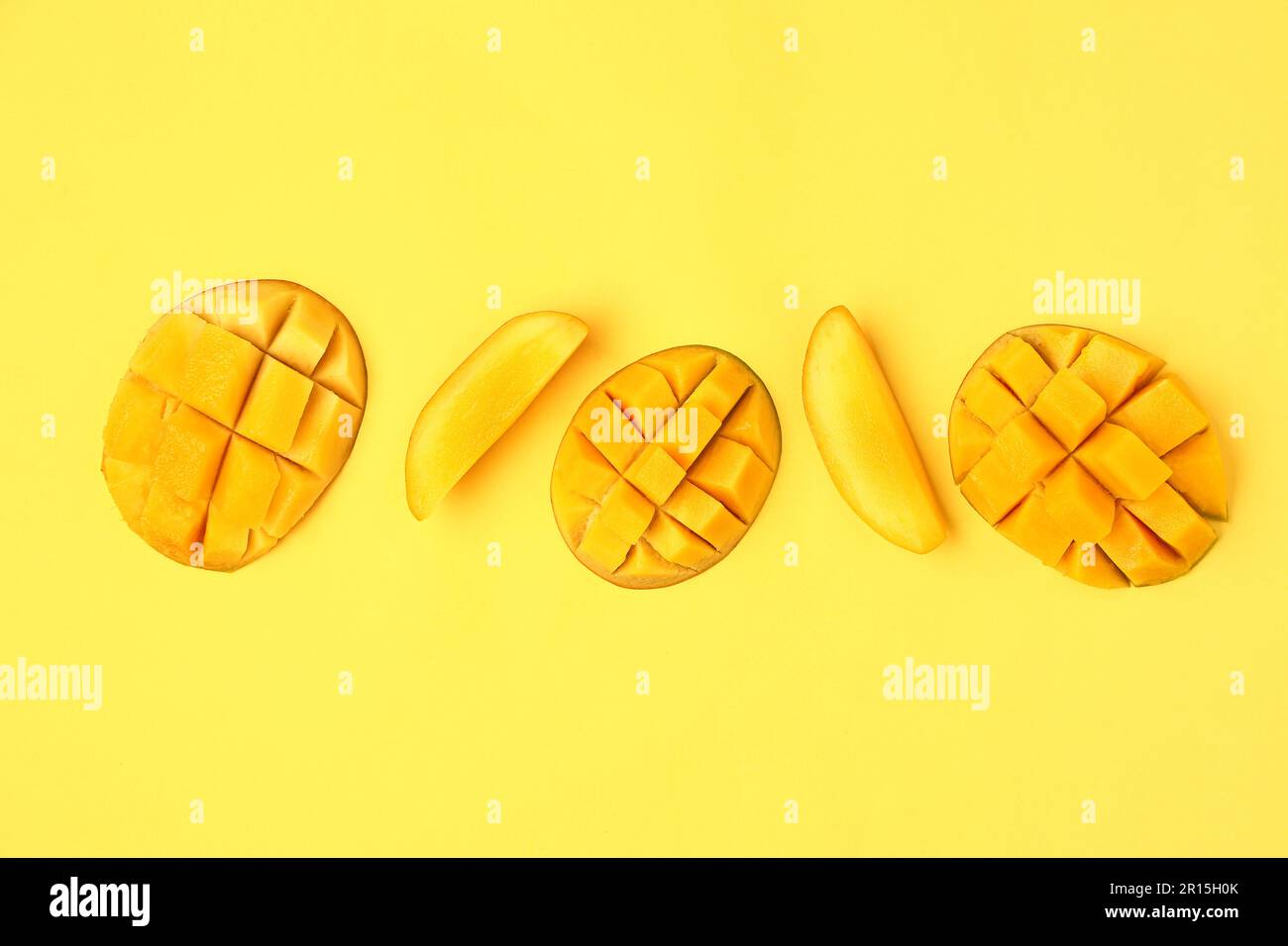 Fresh cut mangoes hi-res stock photography and images - Alamy