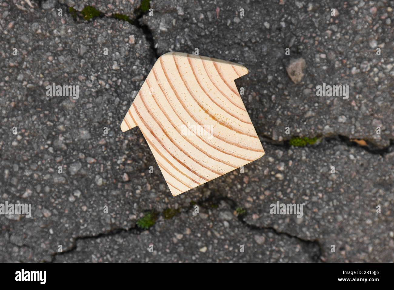 Wooden house model on cracked asphalt, top view. Earthquake disaster ...
