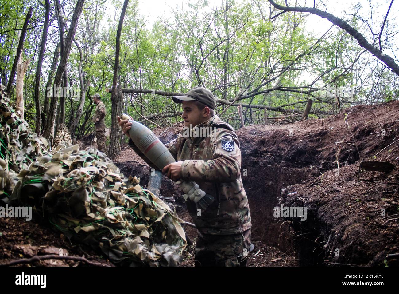 Ukrainian soldier from the 28th Artillery Battalion firing a 120mm ...