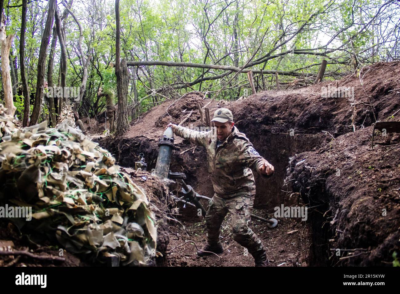 Ukrainian soldier from the 28th Artillery Battalion firing a 120mm ...
