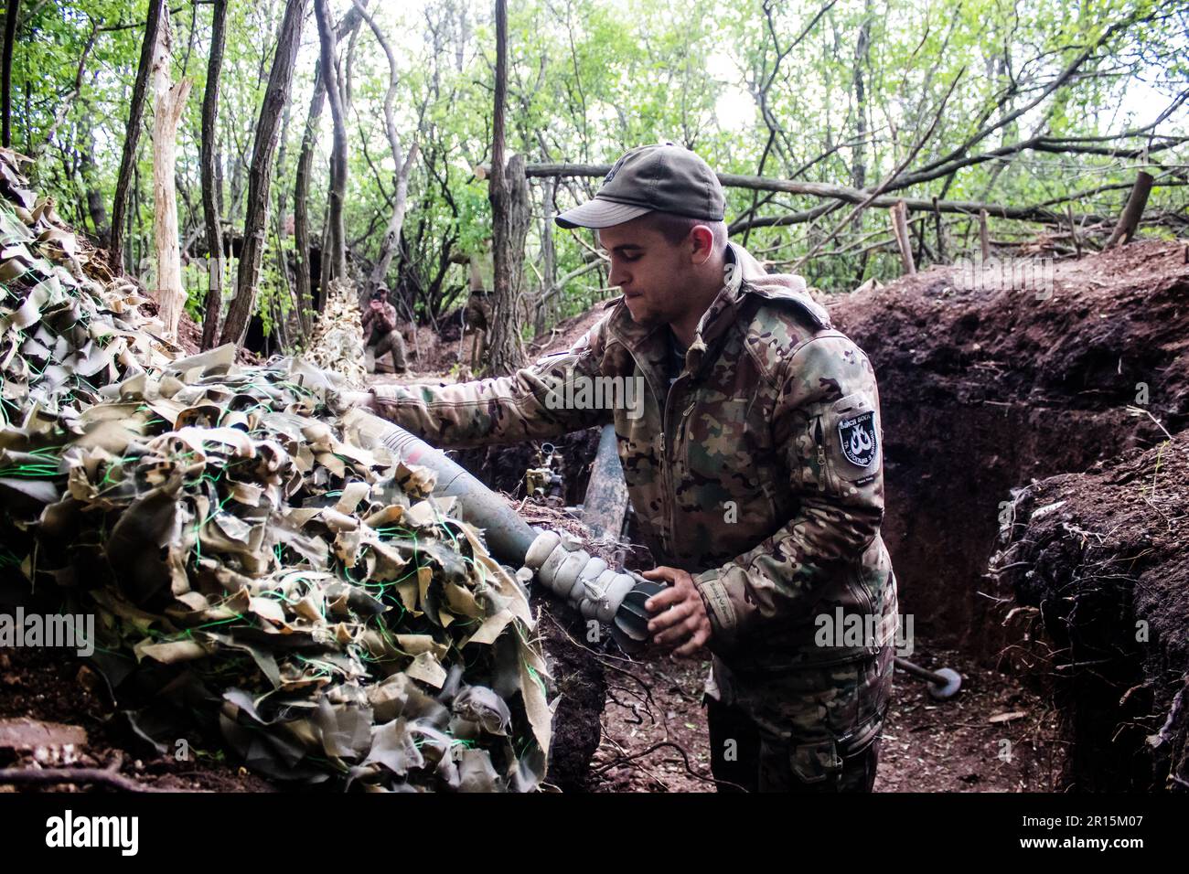 Ukrainian soldier from the 28th Artillery Battalion firing a 120mm ...