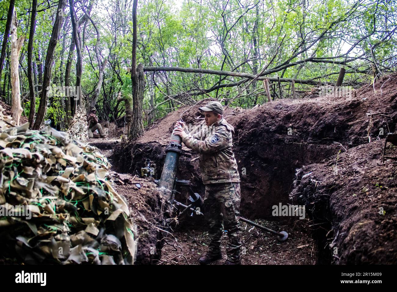 Ukrainian soldier from the 28th Artillery Battalion firing a 120mm ...