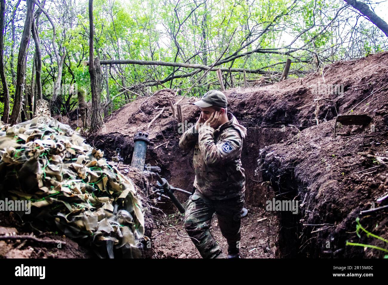 Ukrainian soldier from the 28th Artillery Battalion firing a 120mm ...
