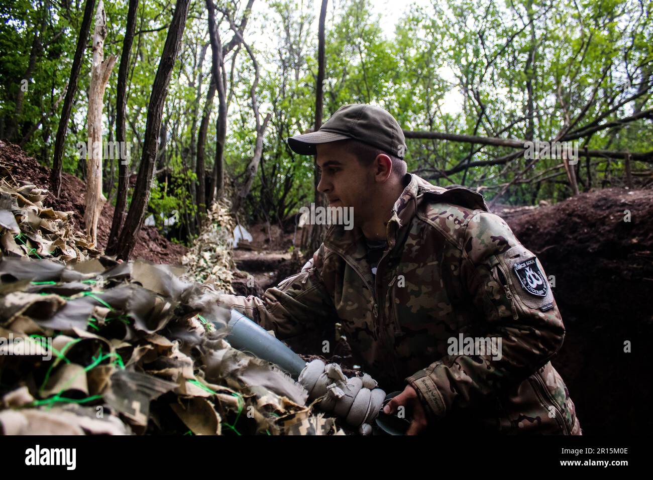 Ukrainian soldier from the 28th Artillery Battalion firing a 120mm ...