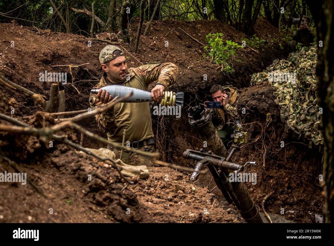 Ukrainian soldier from the 28th Artillery Battalion firing a 120mm ...