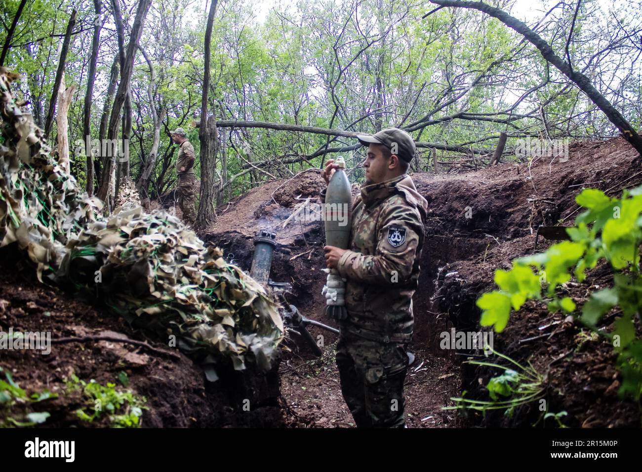 Ukrainian soldier from the 28th Artillery Battalion firing a 120mm ...