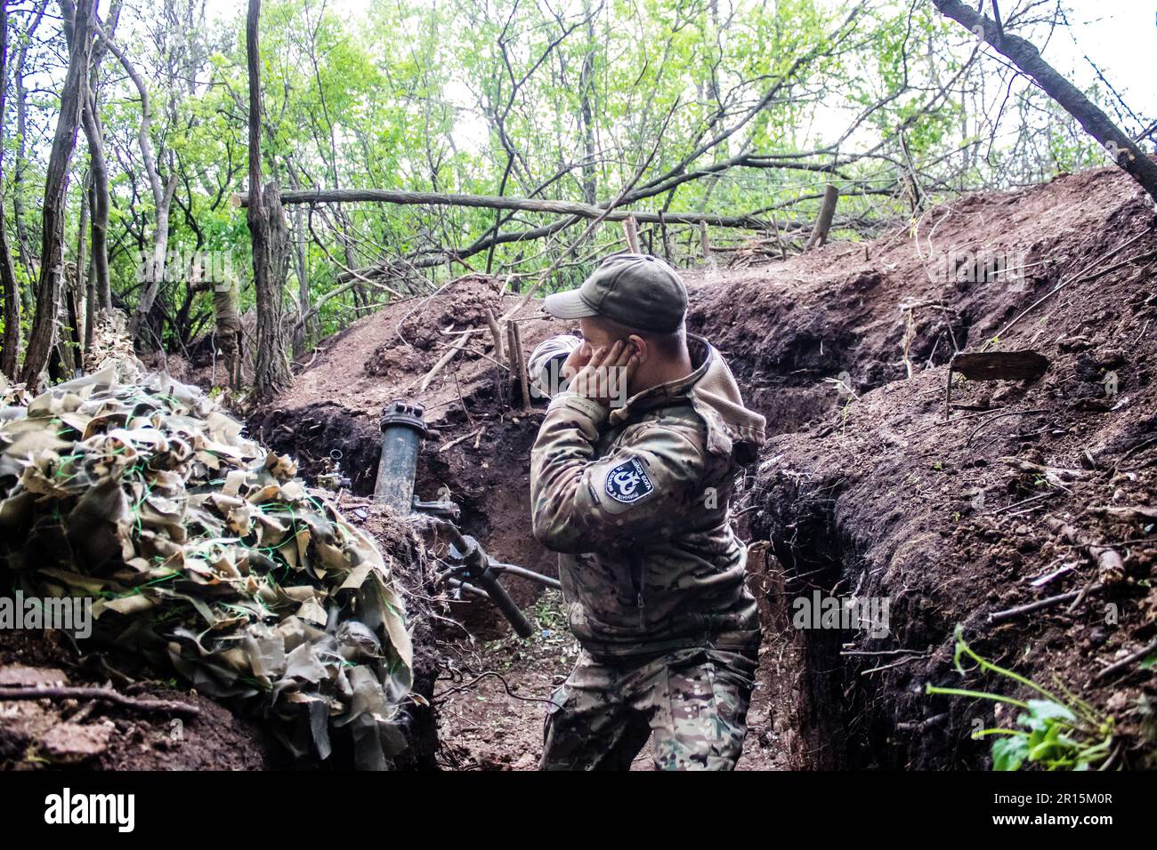 Ukrainian soldier from the 28th Artillery Battalion firing a 120mm ...