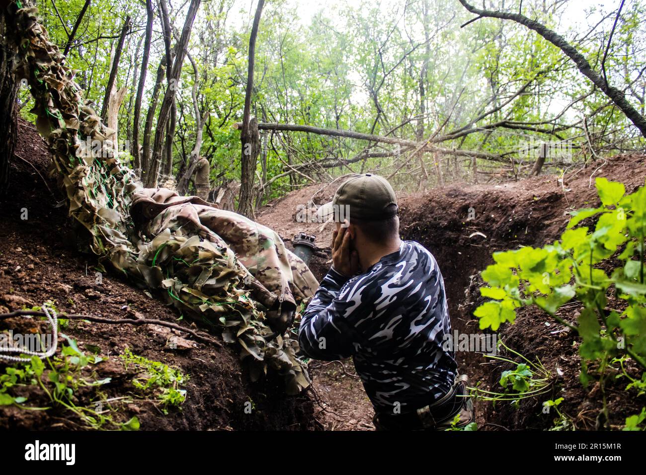 Ukrainian soldier from the 28th Artillery Battalion firing a 120mm ...