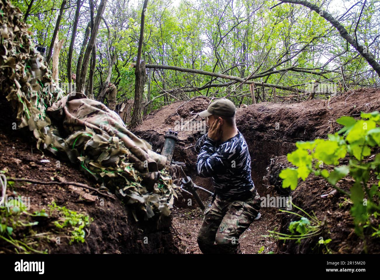 Ukrainian soldier from the 28th Artillery Battalion firing a 120mm ...