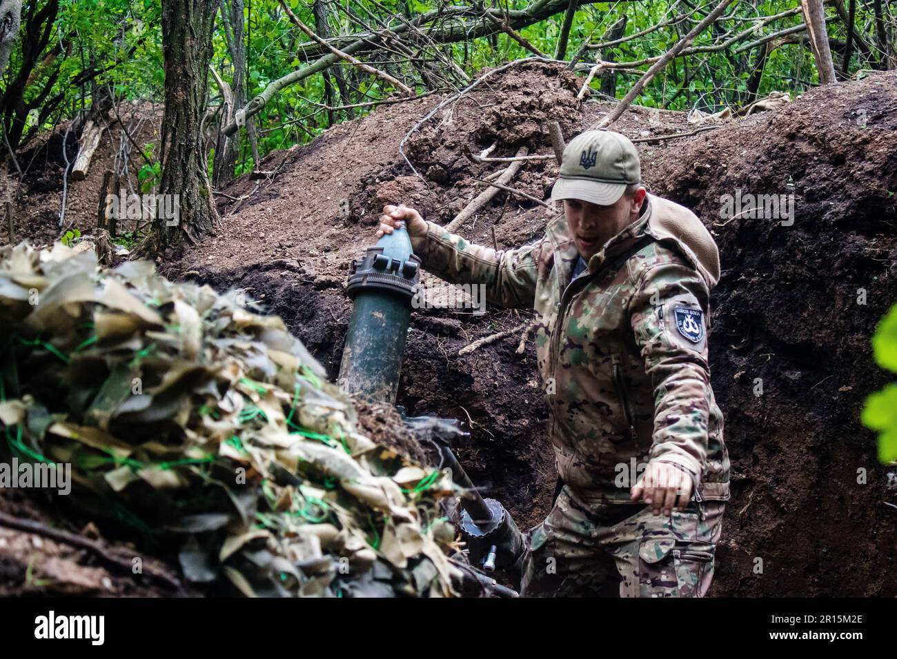 Ukrainian soldier from the 28th Artillery Battalion firing a 120mm ...