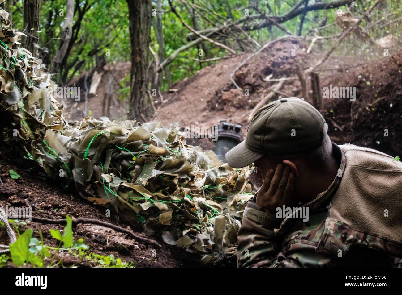 Ukrainian soldier from the 28th Artillery Battalion firing a 120mm ...