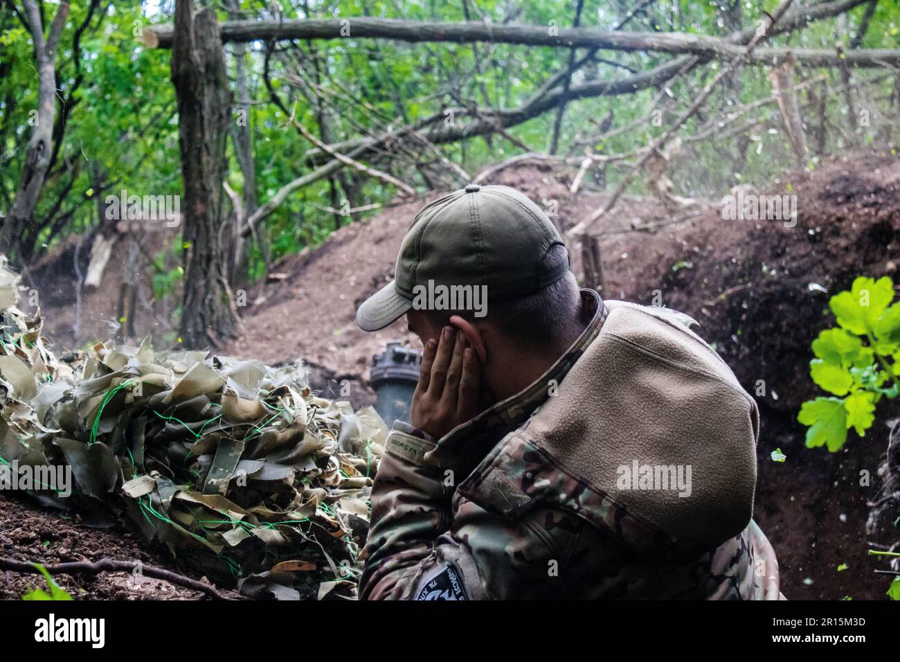 Ukrainian soldier from the 28th Artillery Battalion firing a 120mm ...