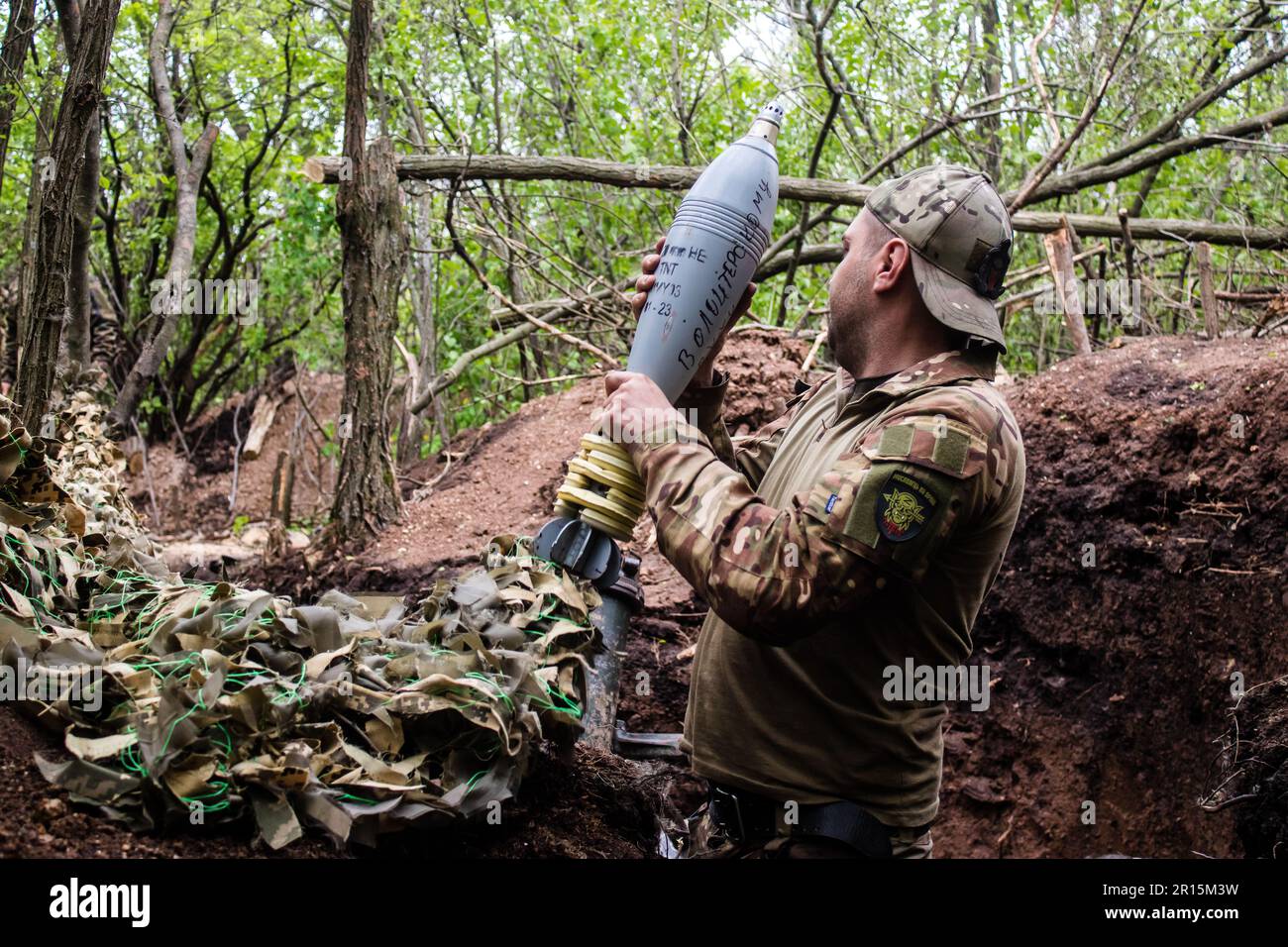 Ukrainian soldier from the 28th Artillery Battalion firing a 120mm ...