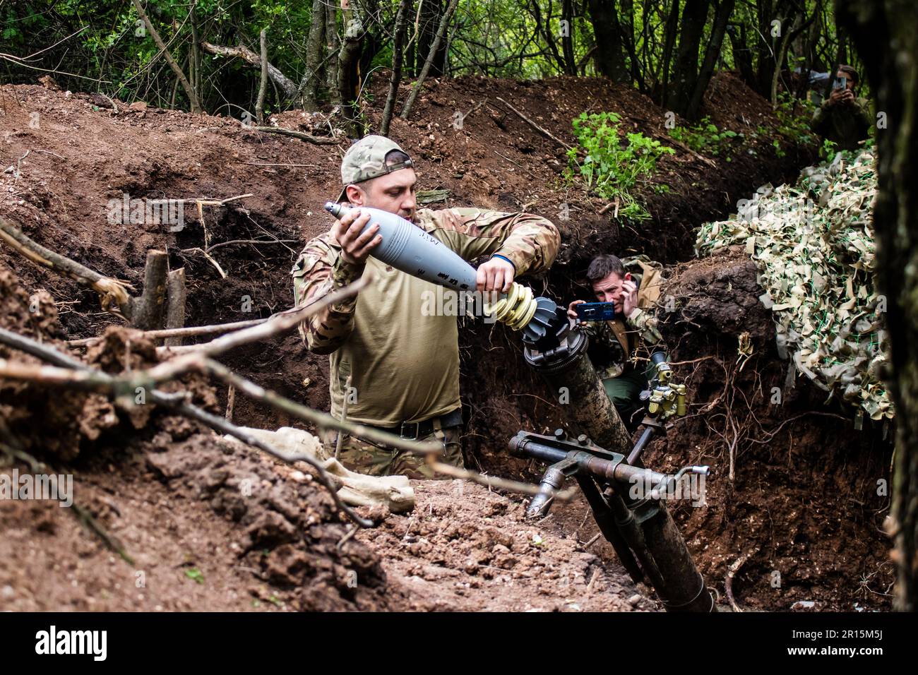 Ukrainian soldier from the 28th Artillery Battalion firing a 120mm ...