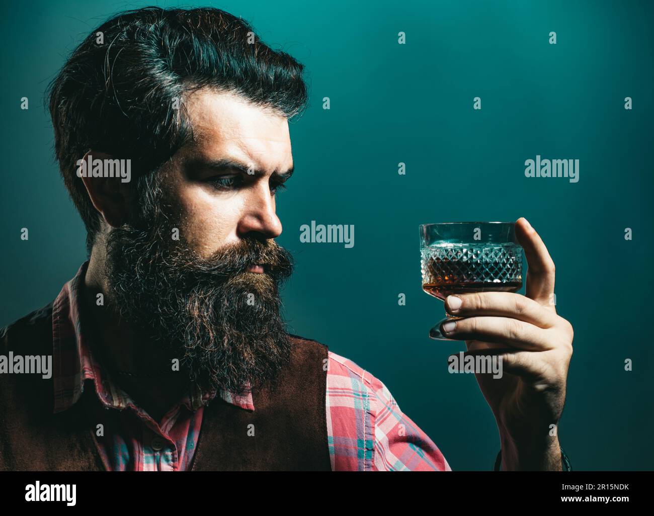 Bartender holding whisky cocktail in hi-res stock photography and ...