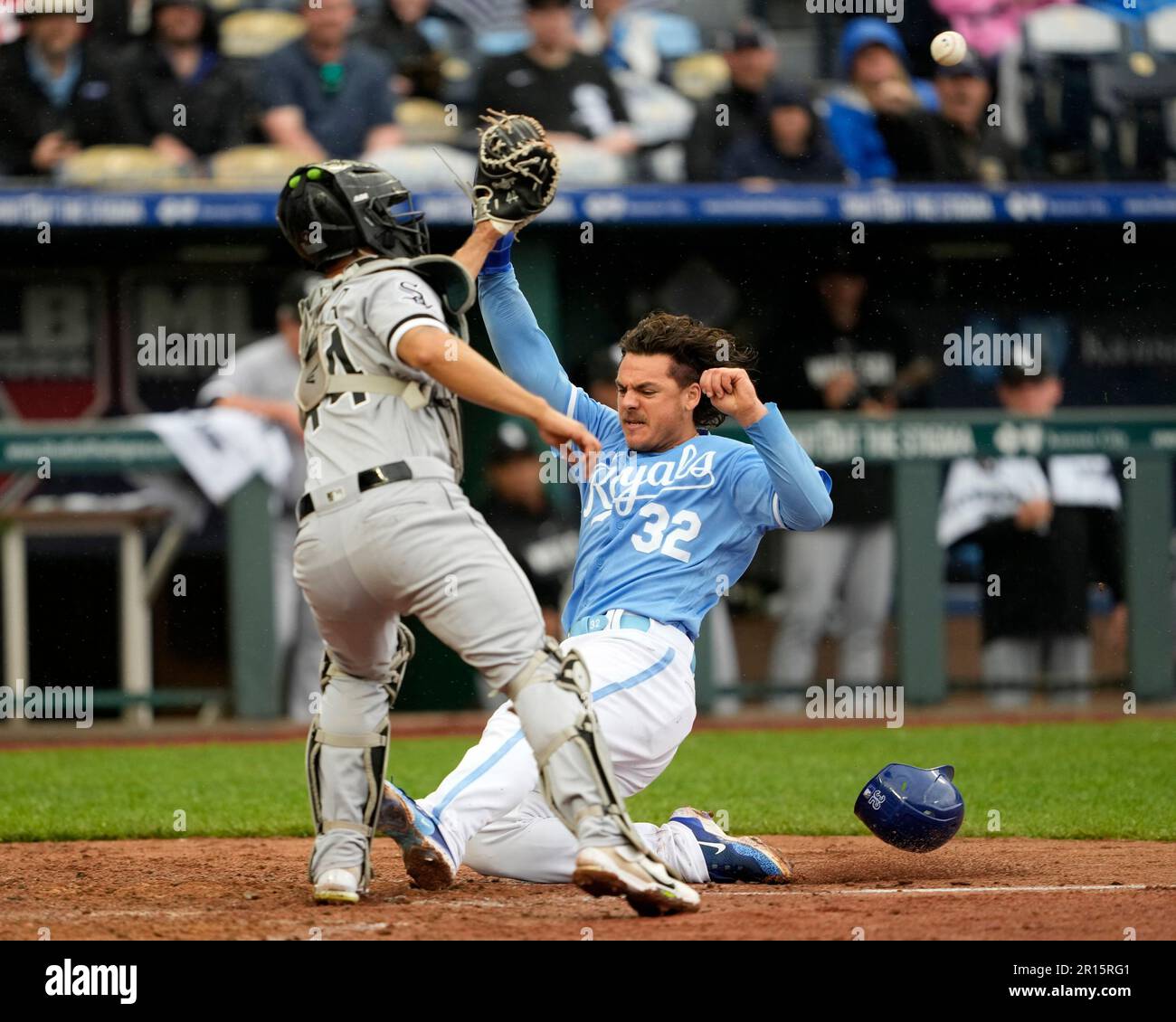 Kansas City, US, MAY 11, 2023: Kansas City Royals left fielder Nick Pratto (32) beats the trow ...